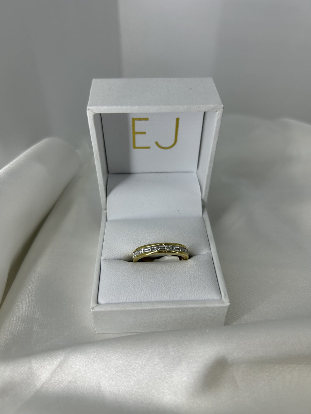 18ct yellow gold diamond princess cut .30ct and baguettes .40 GHSI ...